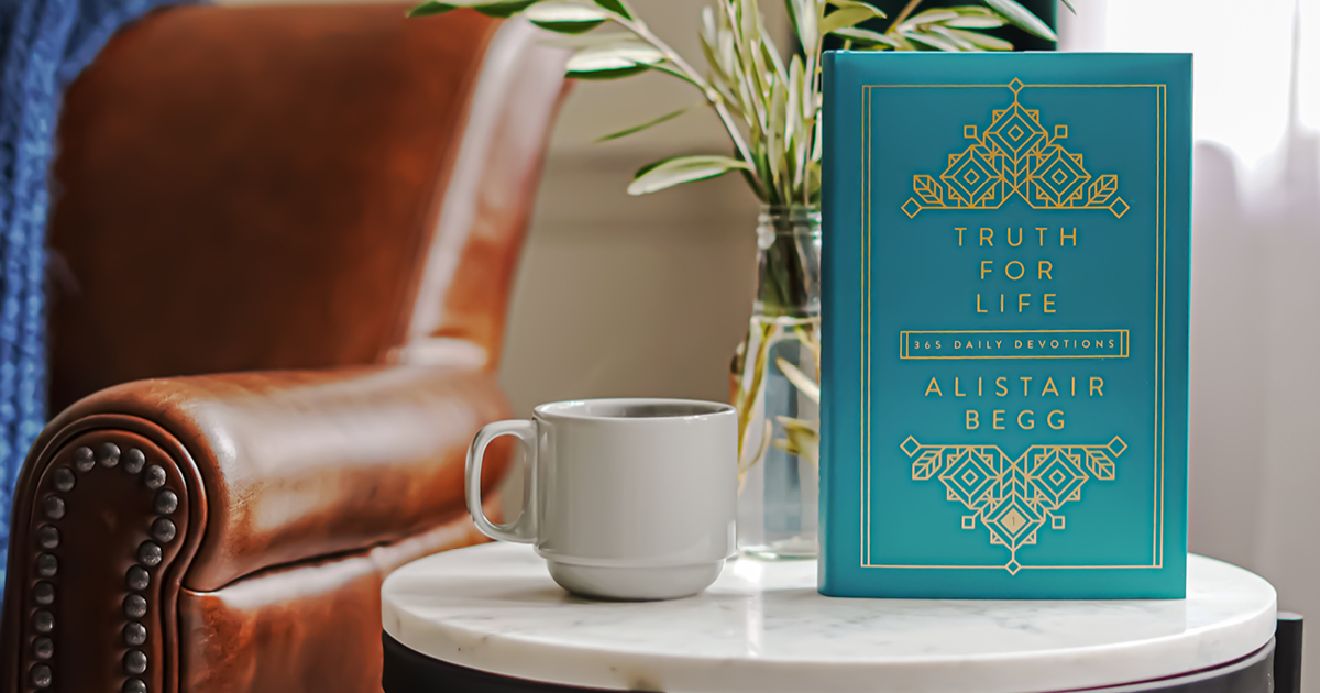 5 Daily Devotionals That Will Grow Your Faith | The Good Book Blog